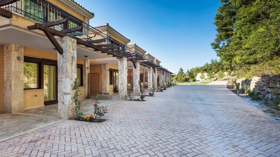 Akritas Ef Zin Villas Suites | Paljuri hoteli letovanje 2026 | Club ...