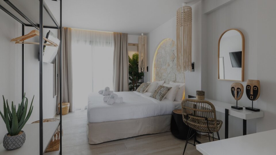 Amalthia Luxury Suites | Polihrono apartmani letovanje 2026| Club Paradiso