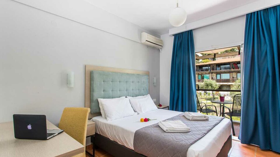 Hotel Coral Blue 3*| Gerakini hoteli letovanje 2025 | Club Paradiso