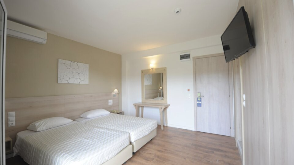 Hotel Evia Riviera Resort 4* | Amarynthos hoteli letovanje 2026