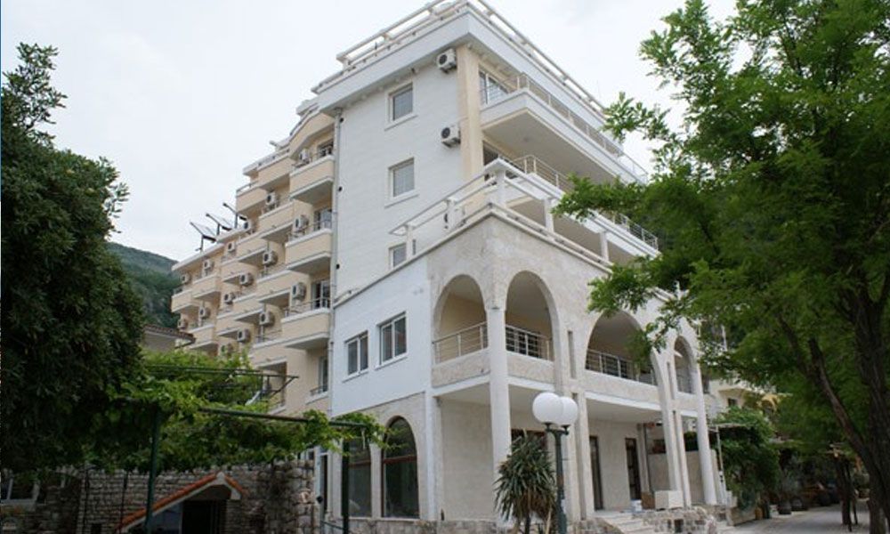 Hotel Obala Plus 3* | Rafailovići hoteli 2026 | Club Paradiso